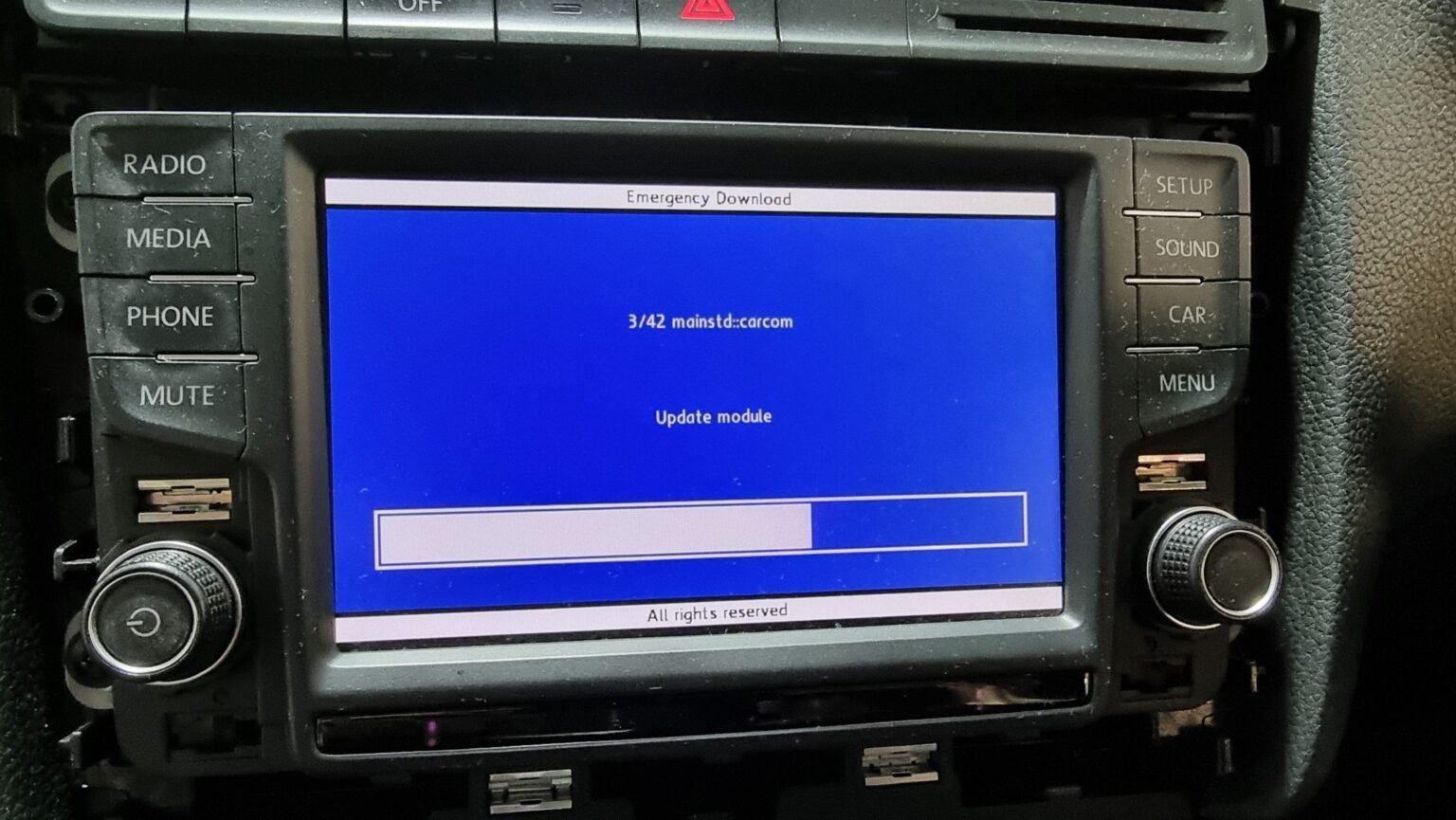 VW Polo MIB 2 Std Red Blue Screen Needing Emergency Download